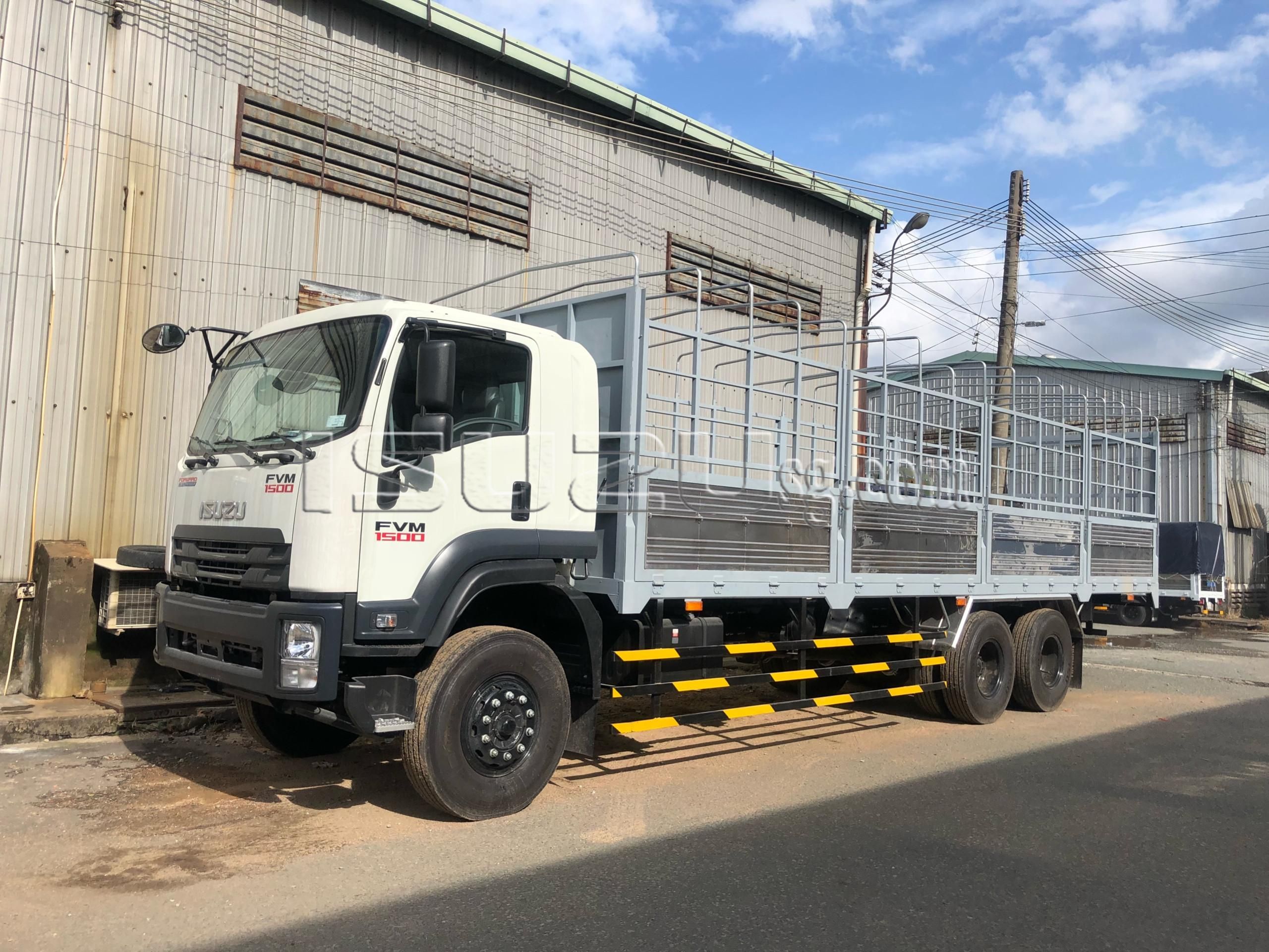 Xe Tải Isuzu 3 Chân 15T | Isuzu 3 Chân FVM34WE4 15T Thùng dài 9m2