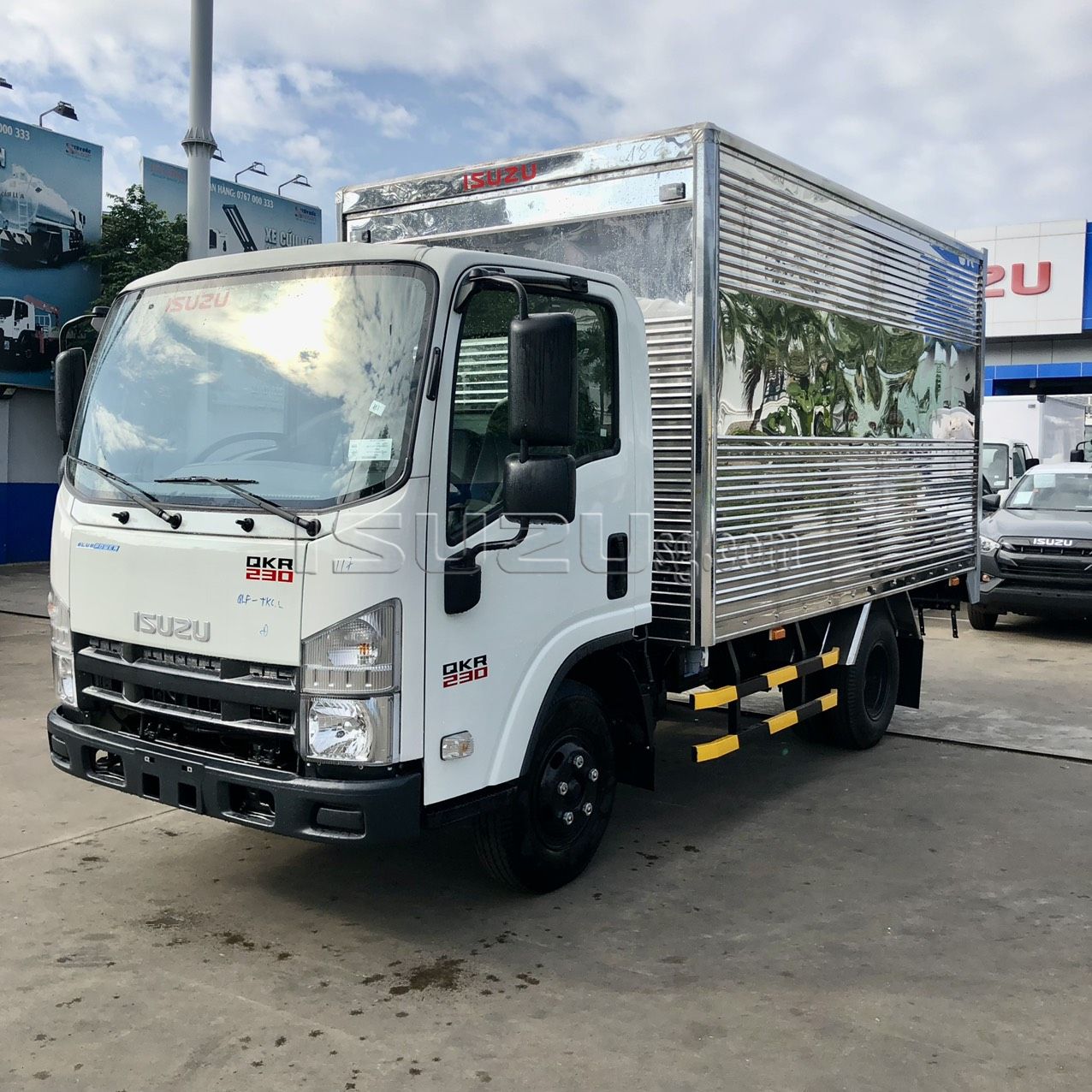 XE TẢI ISUZU QKR 230 ĐẦU VUÔNG THÙNG KÍN - Isuzu Sài Gòn