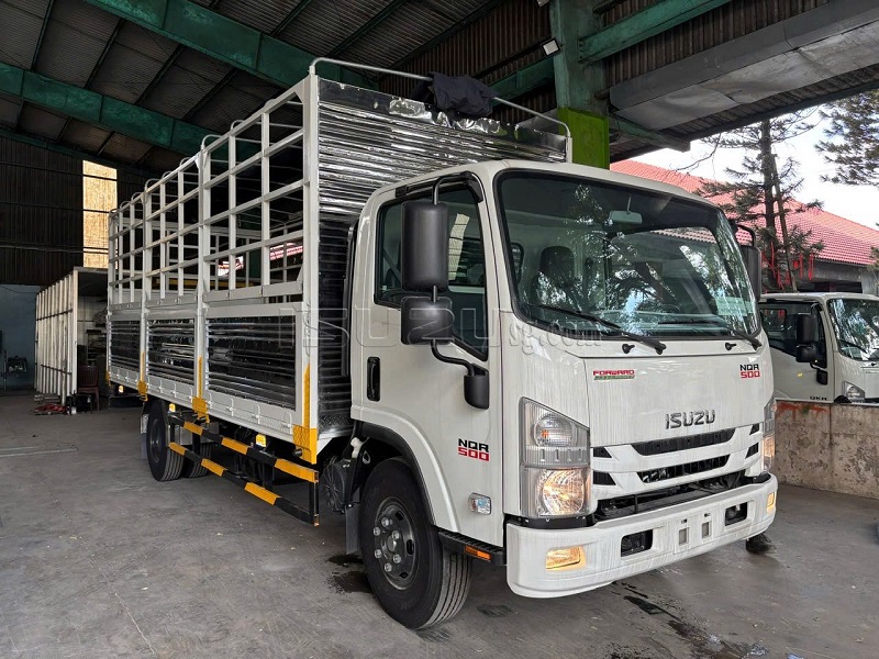 Xe Tải ISUZU NQR500 Thùng Mui Bạt 7 Bửng - ISUZU NQR500 - Isuzu Sài Gòn